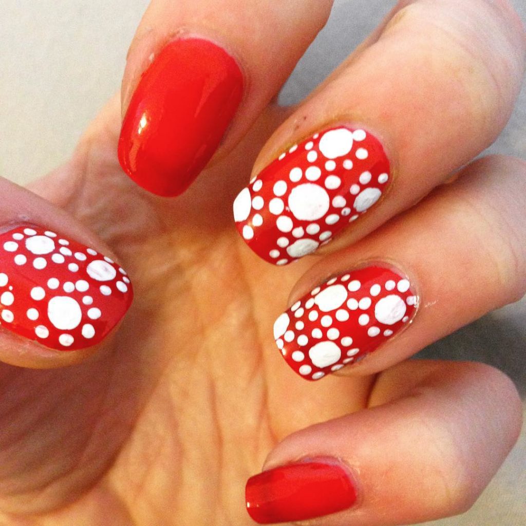 35 Inspirational Polka Dot Nail Art Designs – SheIdeas
